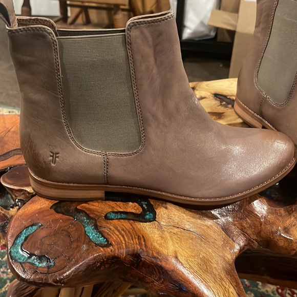 Frye | Shoes | Frye Anna Chelsea Boots | Poshmark